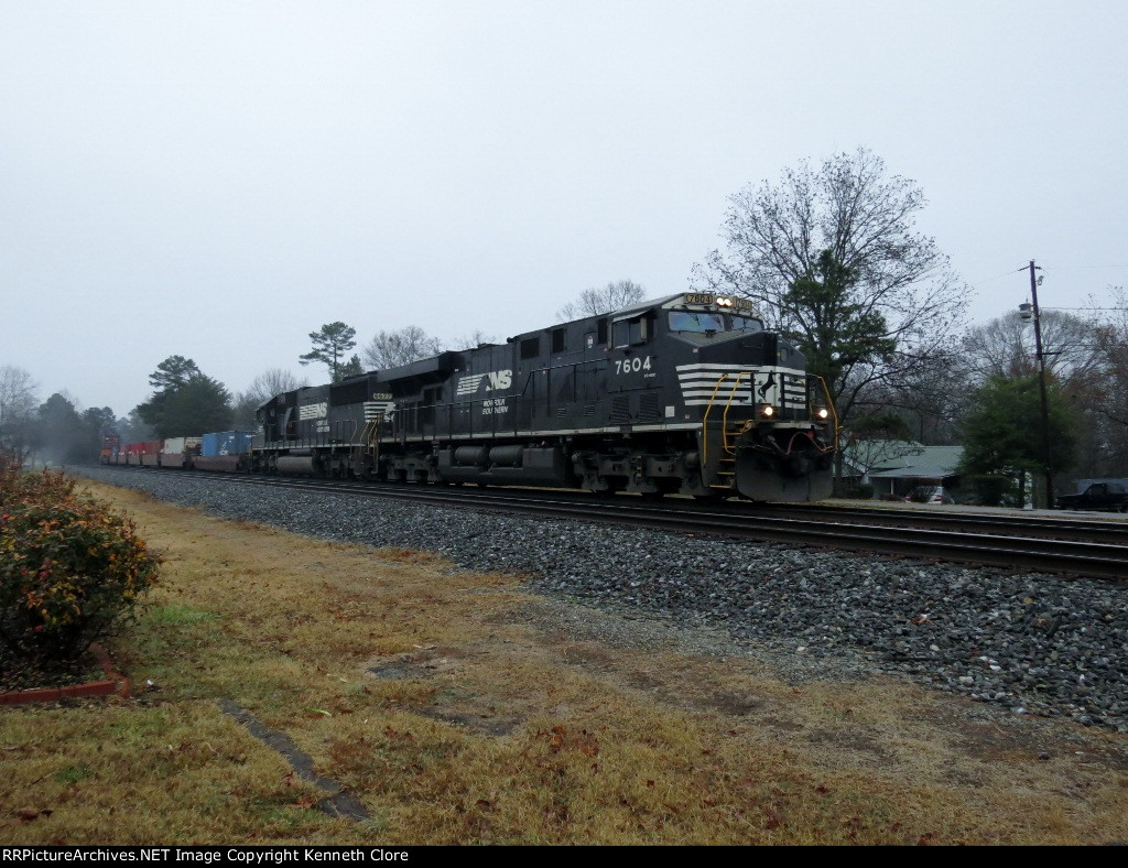 NS train #221 (Intermodal) (Charlotte, NC - Atlanta, GA) (pic 4)